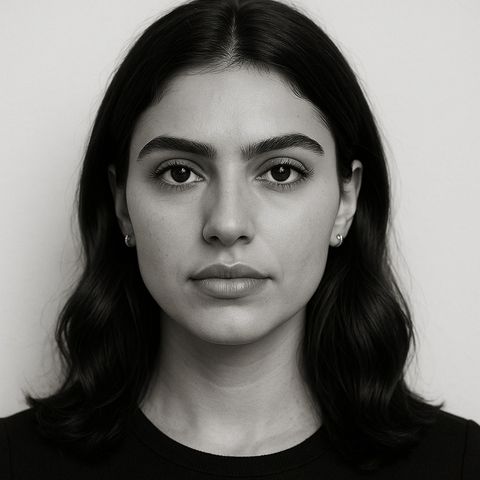 Biography Flash: Sophia Kianni Raises $8M for AI Shopping App Phia with ...