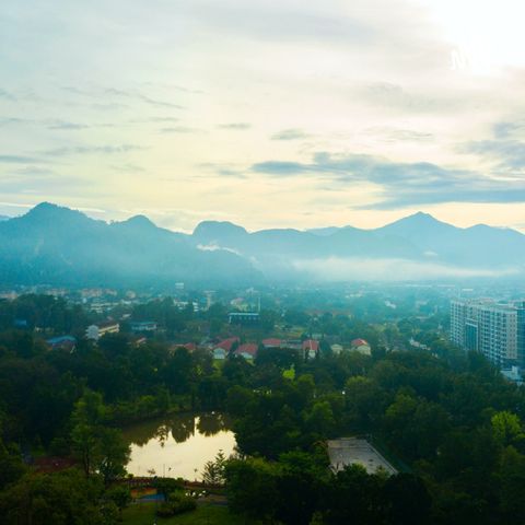 1632.我与一个年龄和我儿子差不多的男人同居了，但我怕他是在玩我