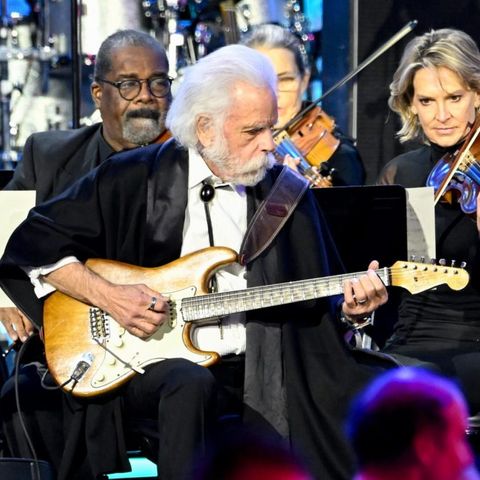 Thousands of Fans Celebrate Life of Legendary Grateful Dead Guitarist ...