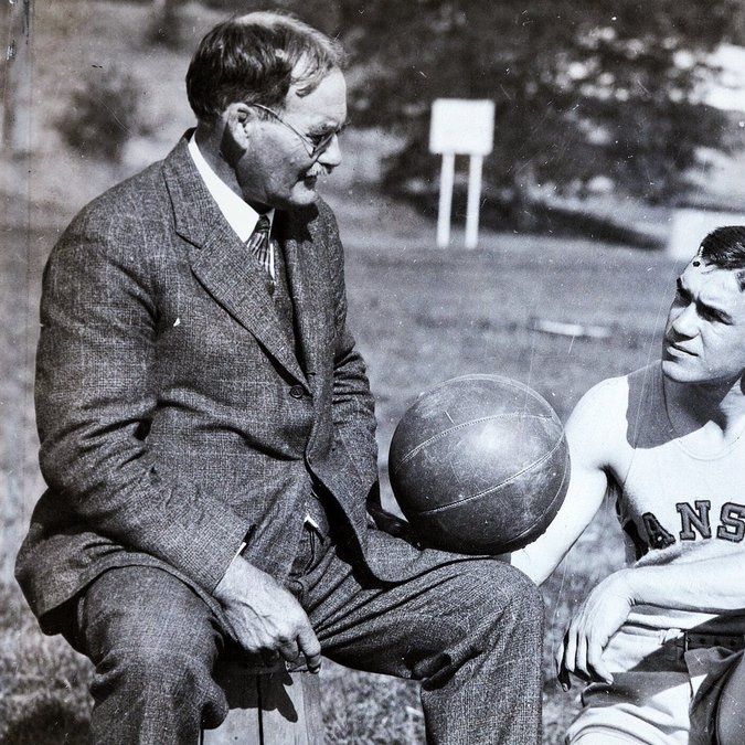 Historia Profesor James Naismith